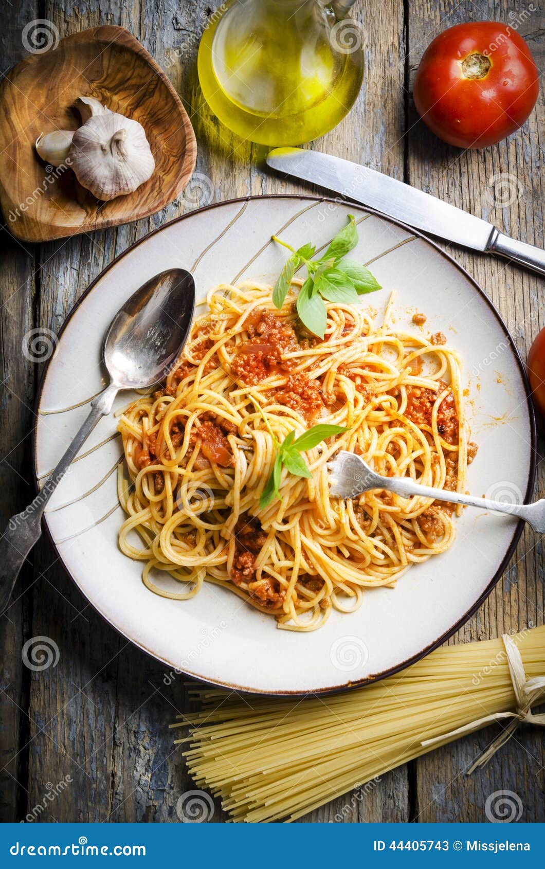 Spaghetti immagine stock. Immagine di forcella, piatto - 44405743