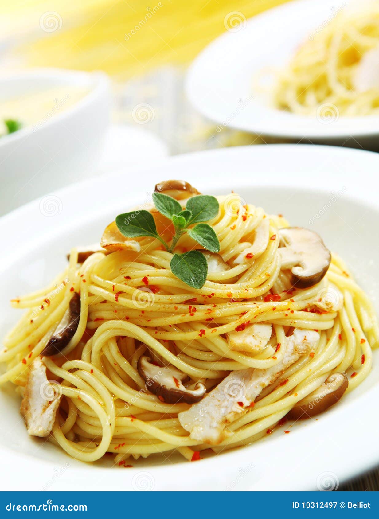 Spaghetti Aglio Olio stock image. Image of bowl, delicacy - 10312497