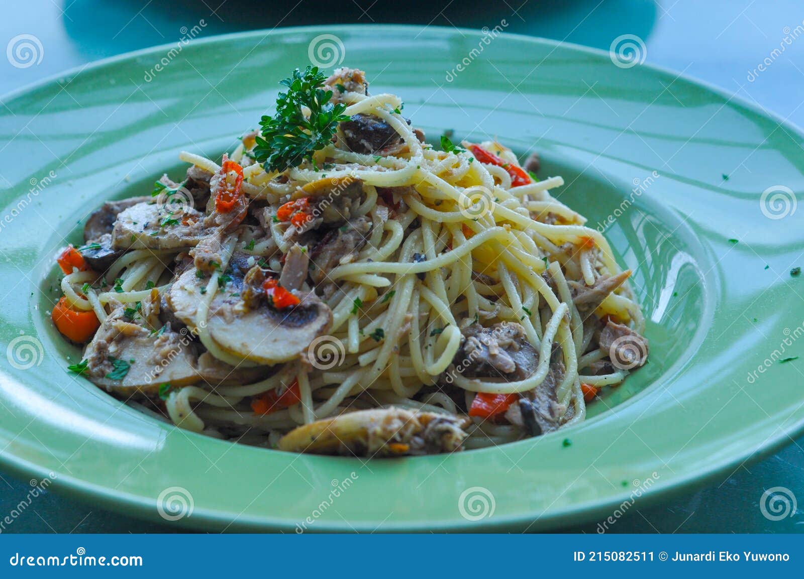 Spaghetti Agliolio at the Restaurant Stock Image - Image of soup ...