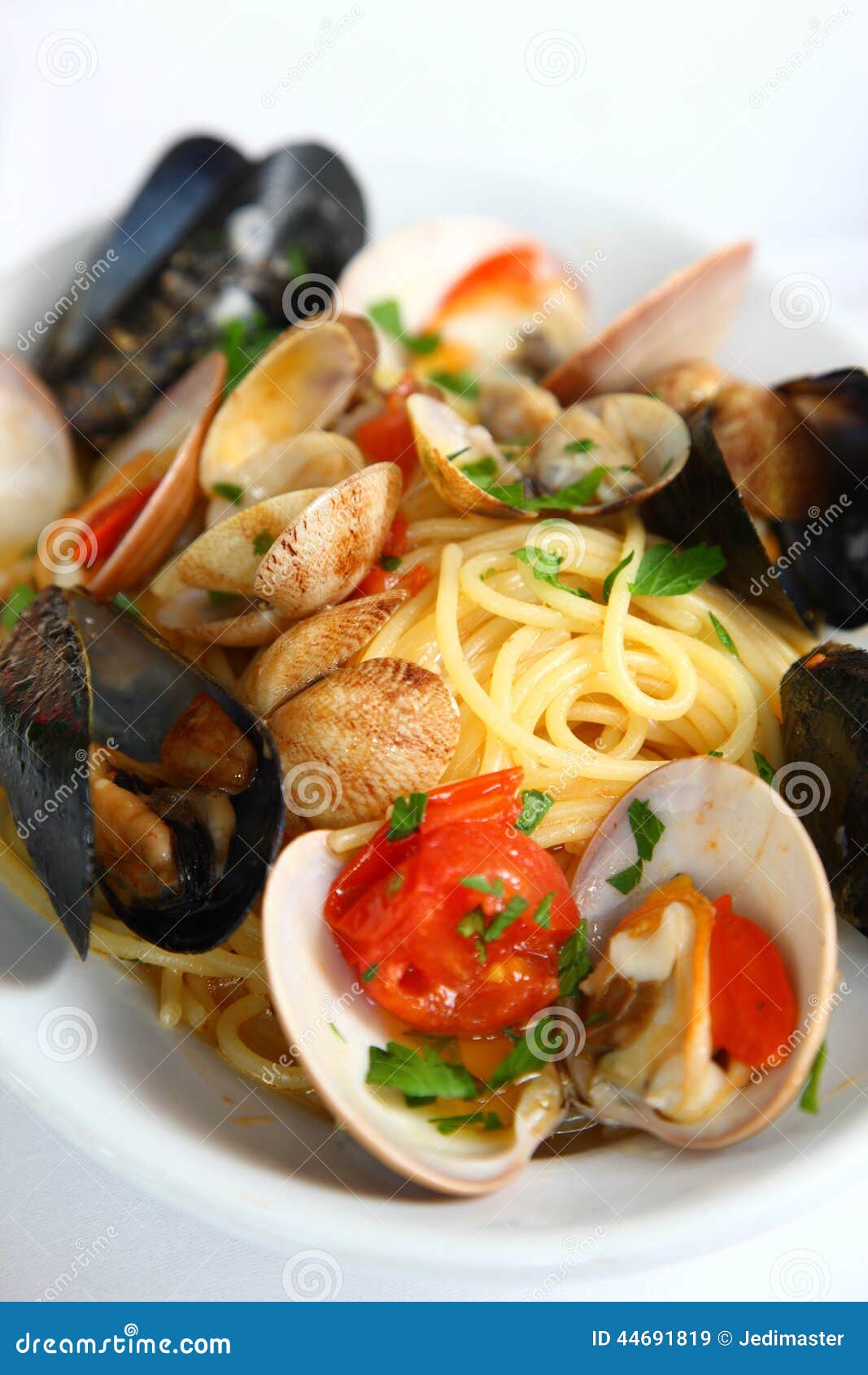 Spaghetti alla pescatora stock image. Image of pasta - 44691819