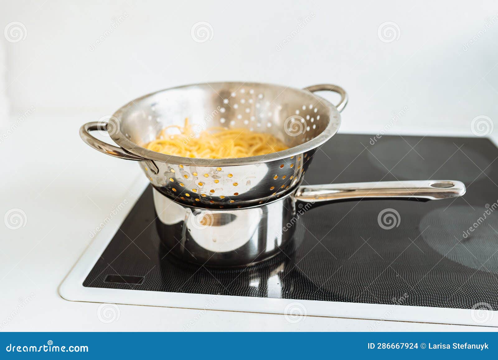 Spaghetti Boiled in Colander Stock Photo - Image of nutrition, culinary ...