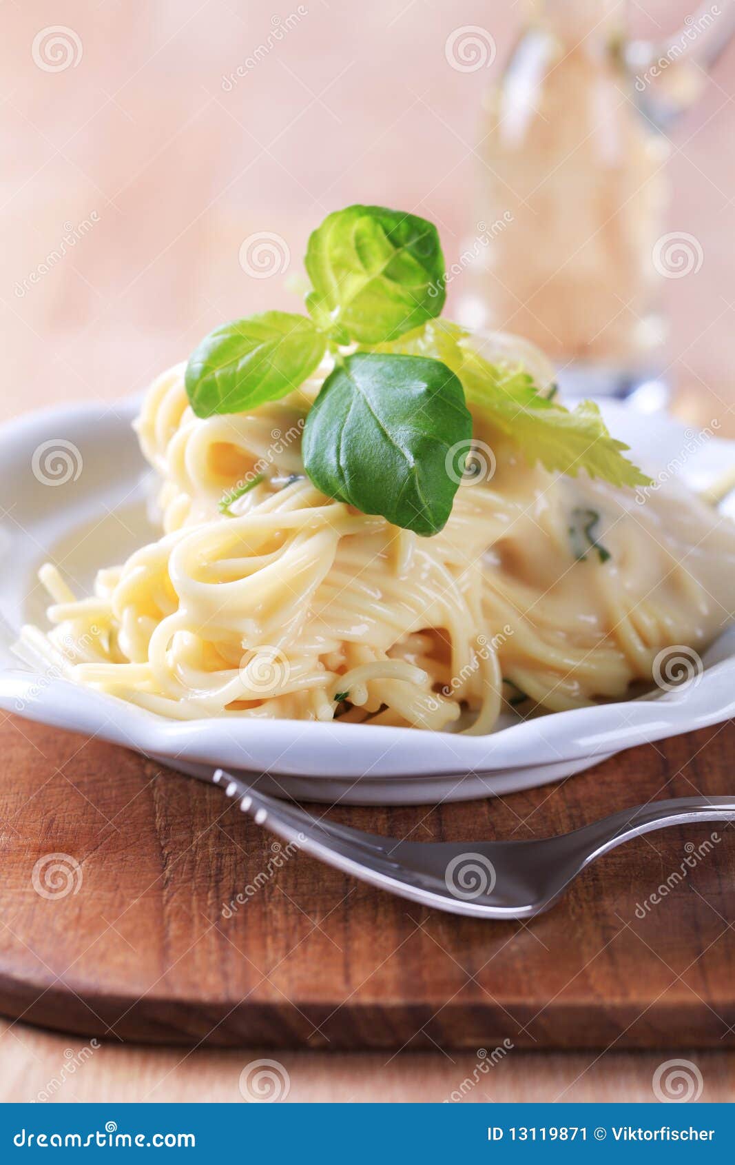 Spaghetti with Cheese Sauce Stock Image - Image of plate, cooked: 13119871