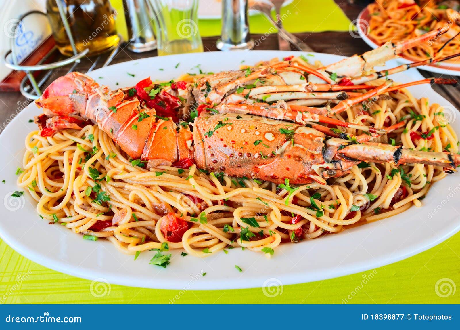 Spaghetti de langoustine image stock. Image du recette - 18398877