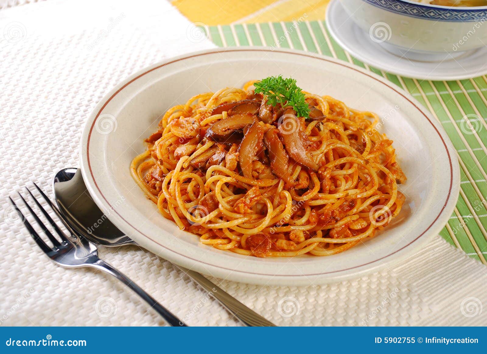 Spaghetti del pollo immagine stock. Immagine di pranzo - 5902755