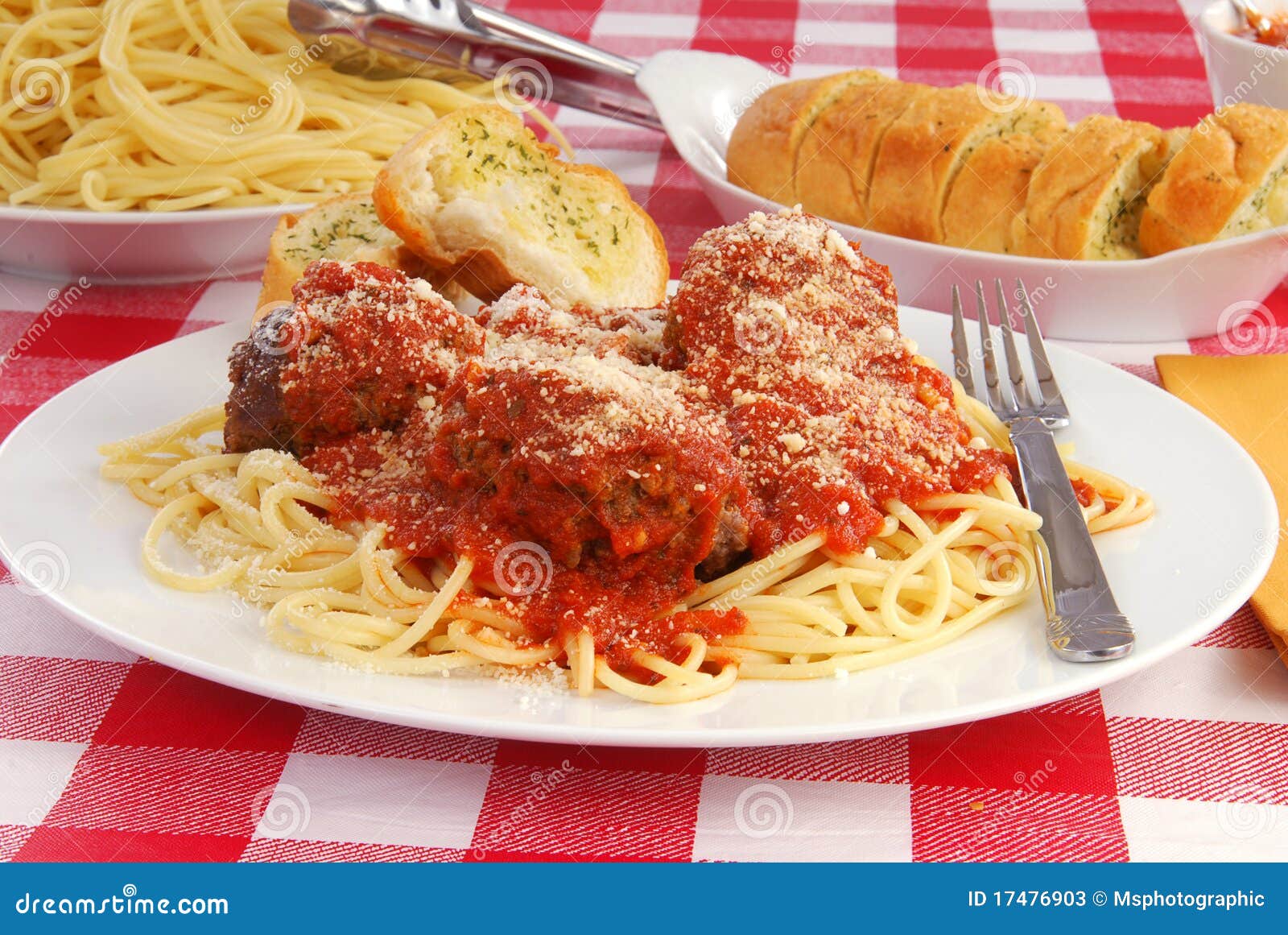 Spaghetti and garlic toast stock image. Image of italian - 17476903