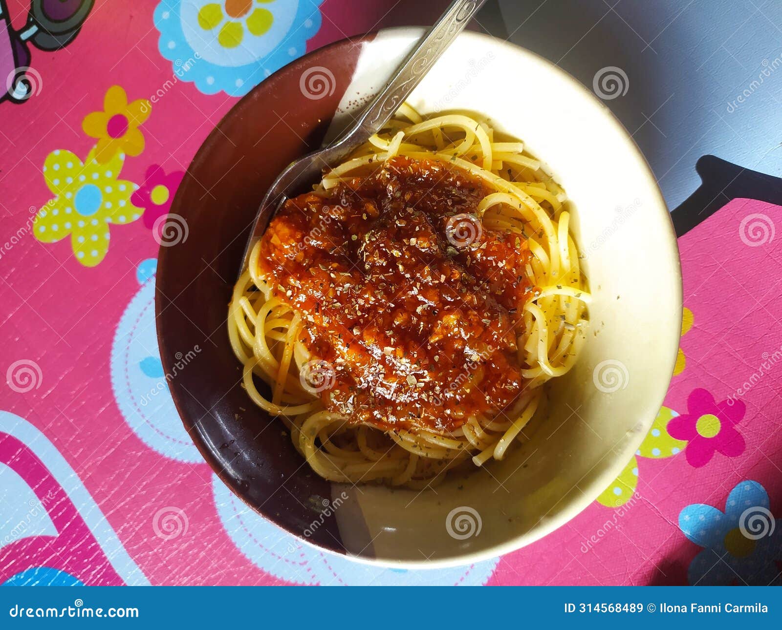 This Spaghetti Looks Delicious Stock Image - Image of bowls, delicious ...