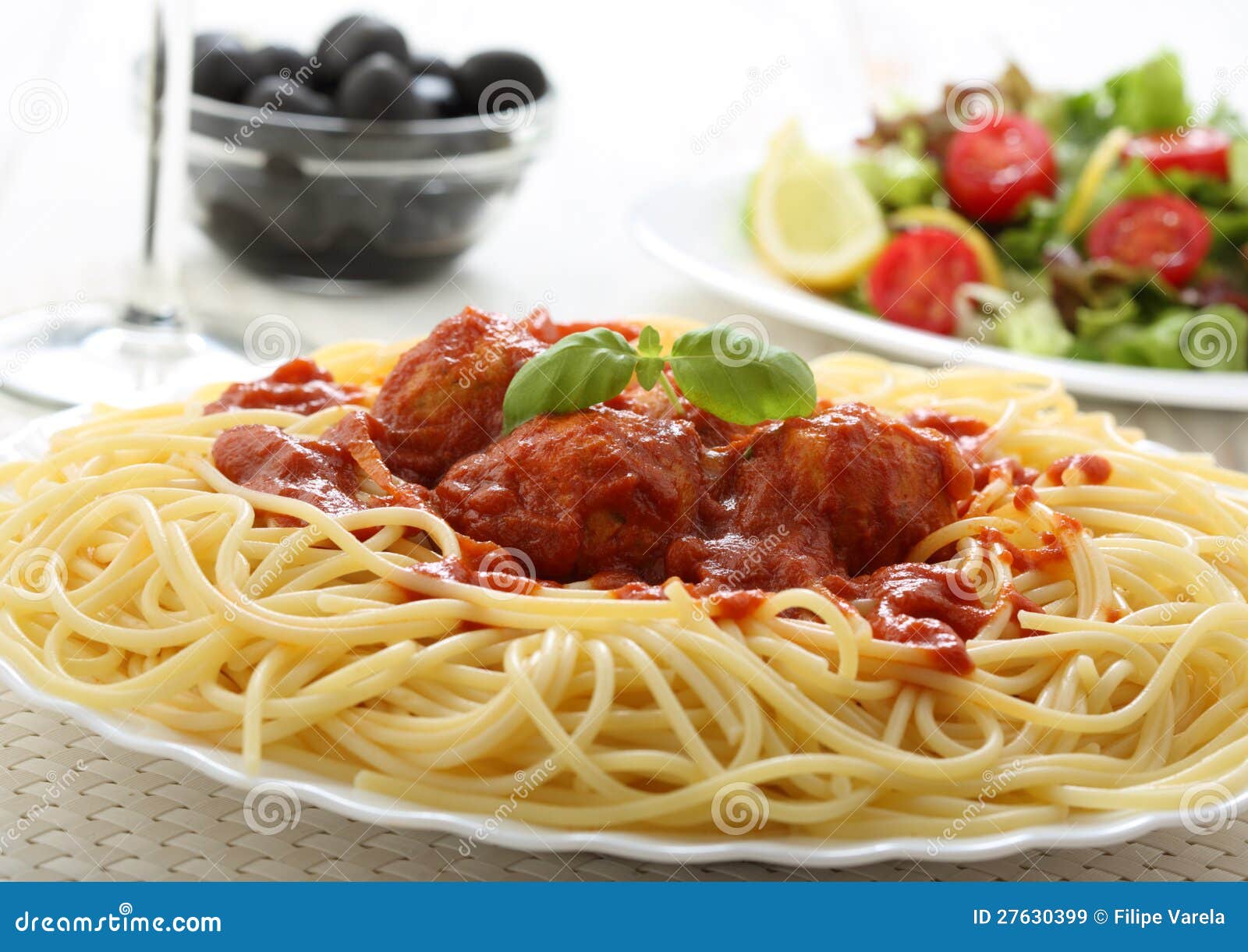 Spaghetti Meat Balls with Tomato Stock Image - Image of lettuce, onions ...