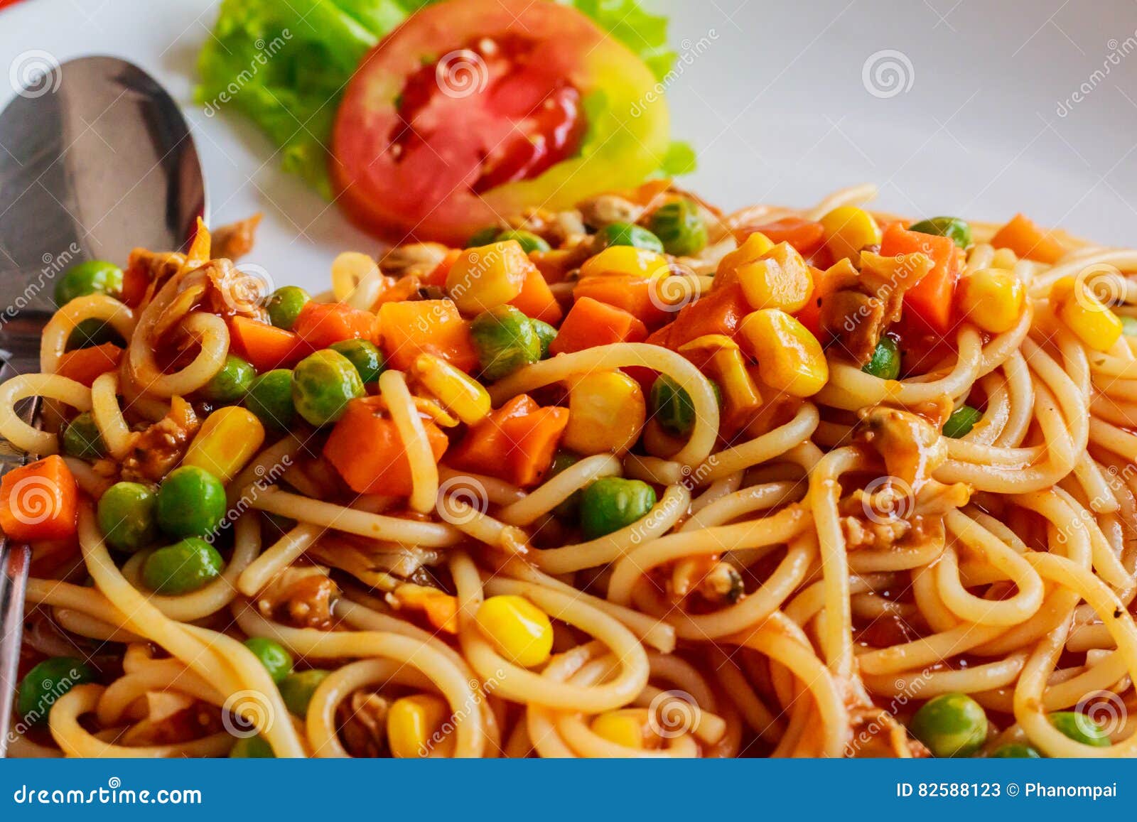 Spaghetti Met Gehakt En Groenten Stock Afbeelding - Image of ...