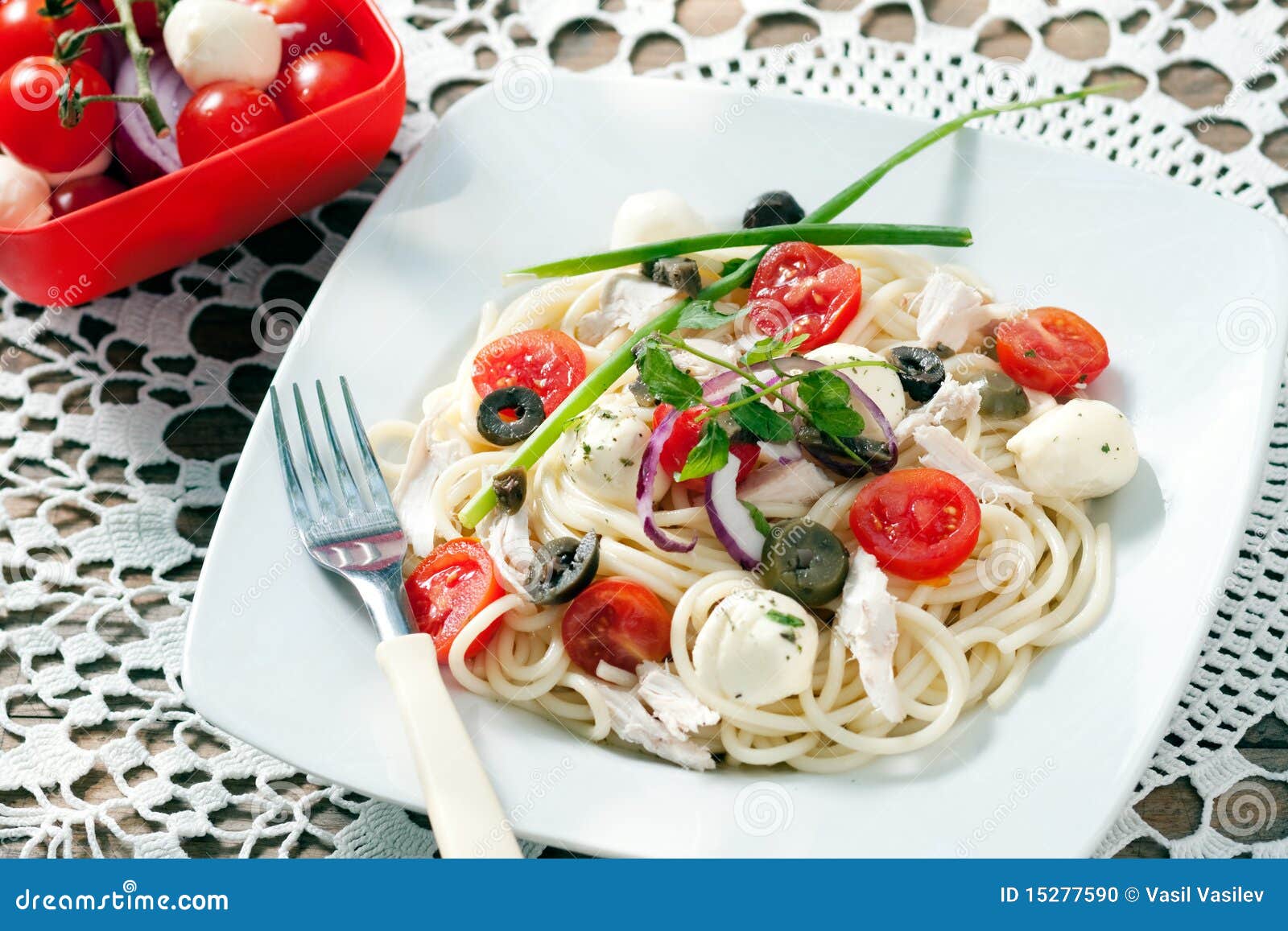 Spaghetti with mozzarella stock photo. Image of pasta - 15277590