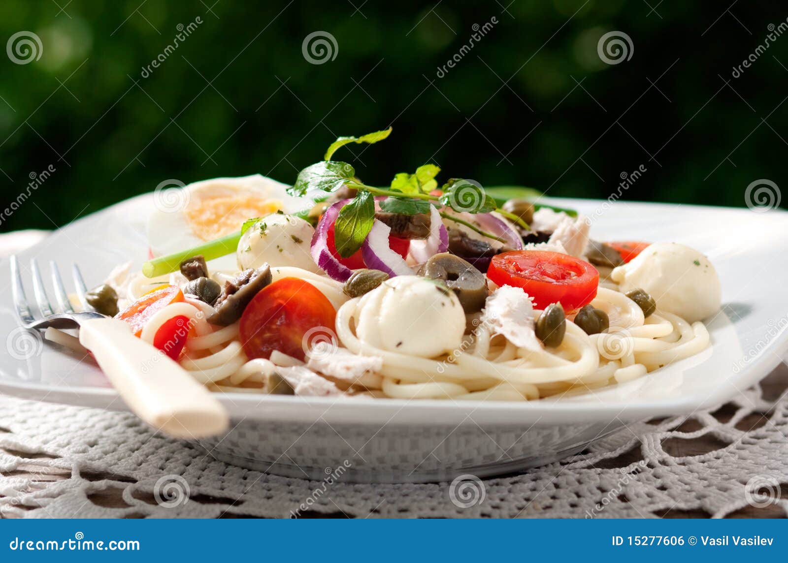 Spaghetti with mozzarella stock photo. Image of mozzarella - 15277606