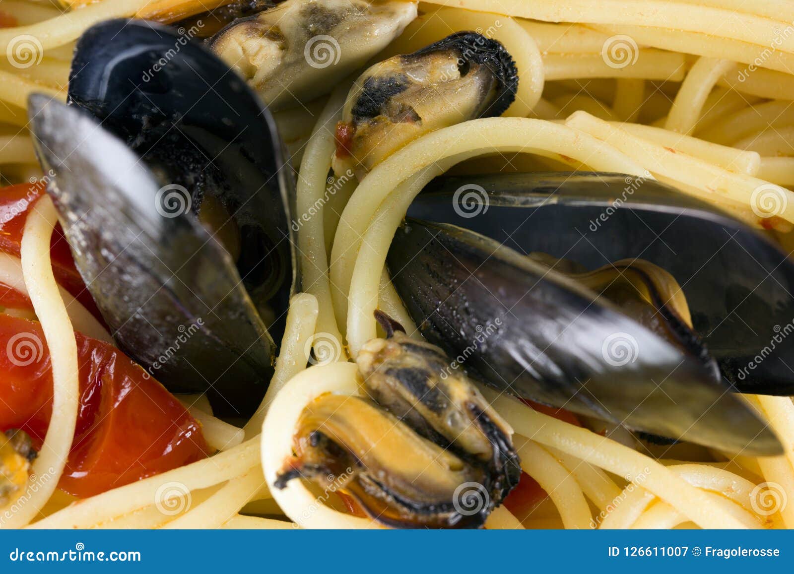 Spaghetti with mussels stock image. Image of flower - 126611007