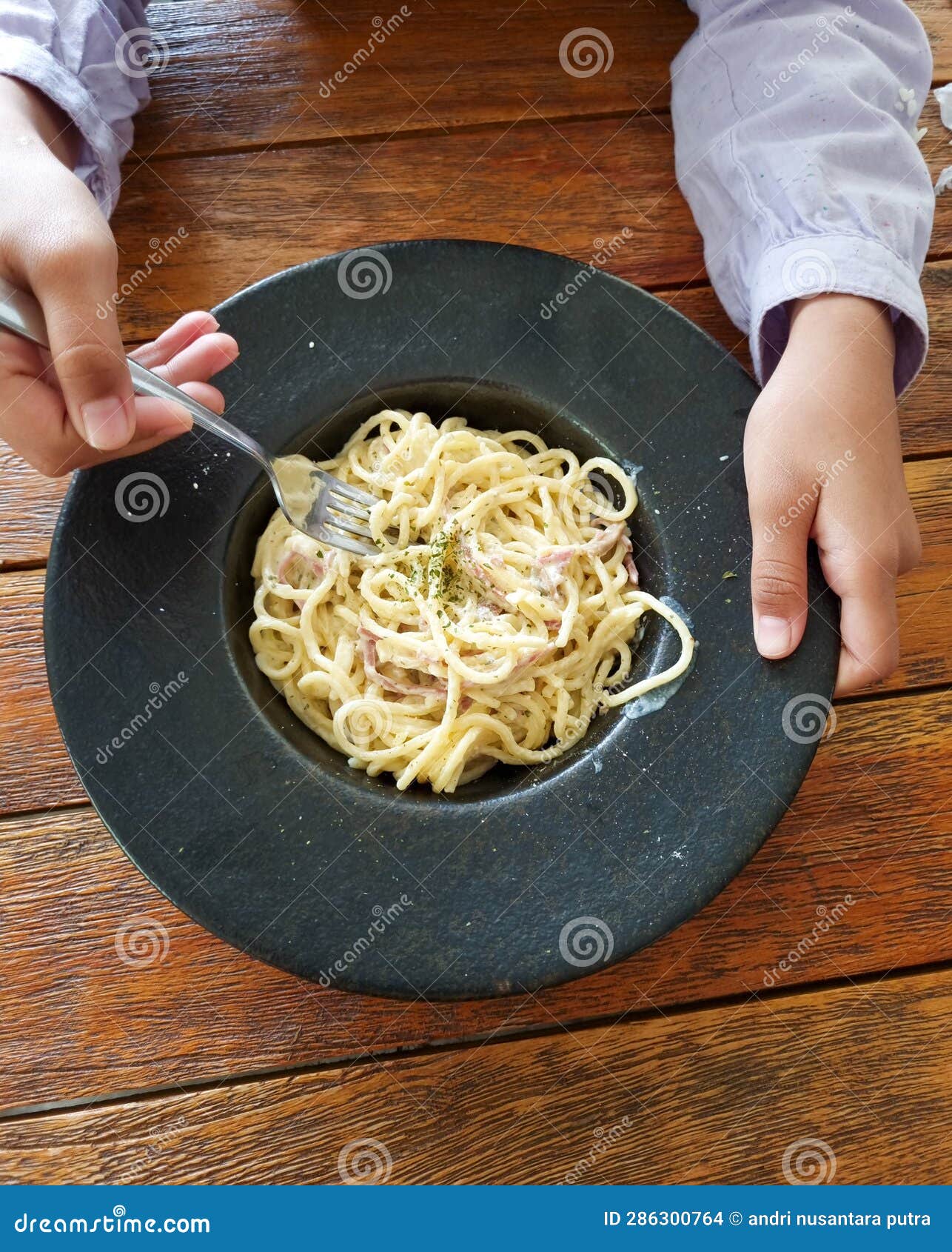 Spaghetti Noodles with Lots of Mozzarella Cheese Stock Photo - Image of ...
