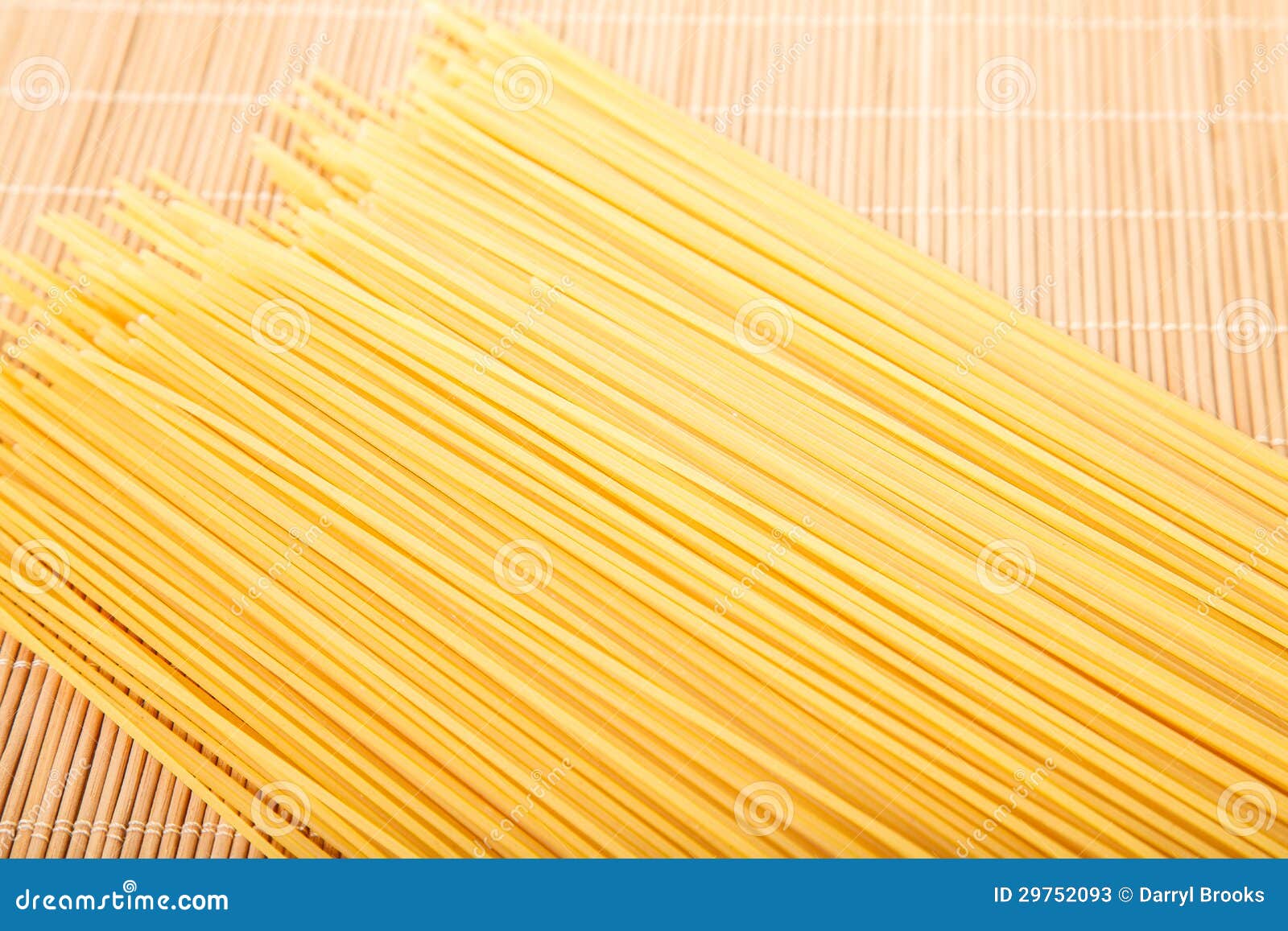 Dry Spaghetti on Bamboo Mat Stock Image - Image of pasta, food: 29752093