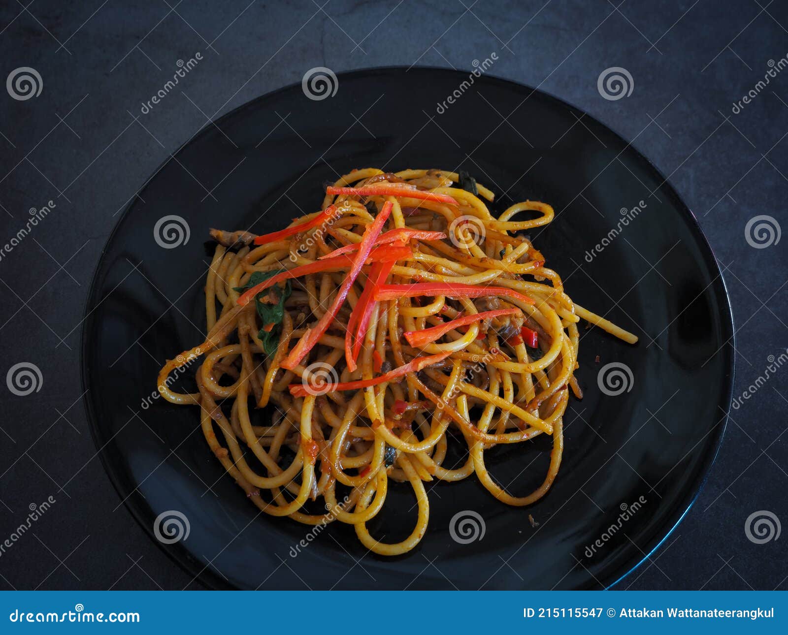 Spaghetti Picante Picante Con Chile Y Especias Imagen de archivo ...