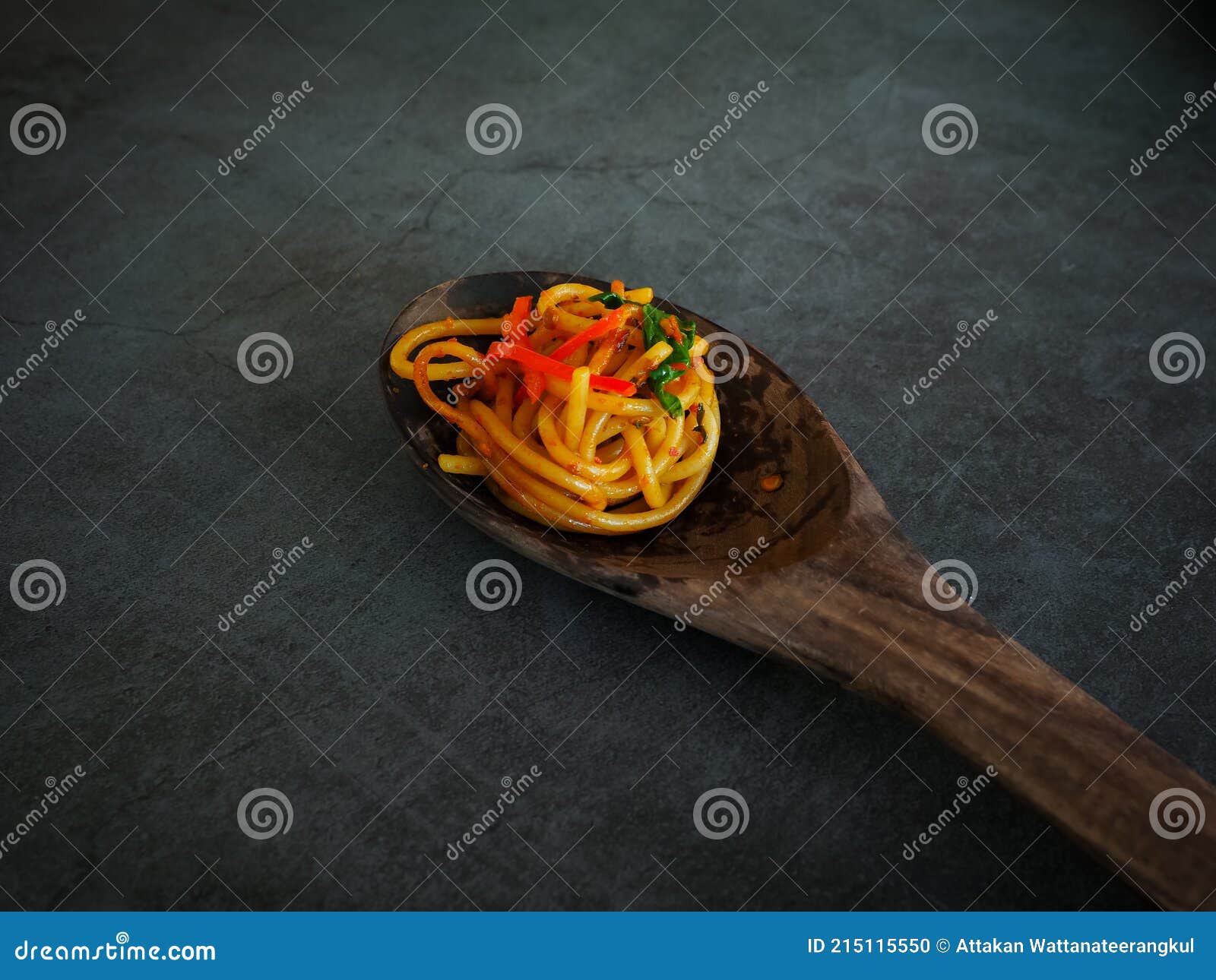 Spaghetti Picante Picante Con Chile Y Especias Foto de archivo - Imagen ...