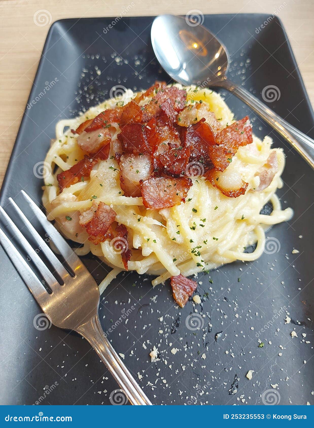 The Spaghetti on the Plate. Stock Image - Image of cuisine, meat: 253235553
