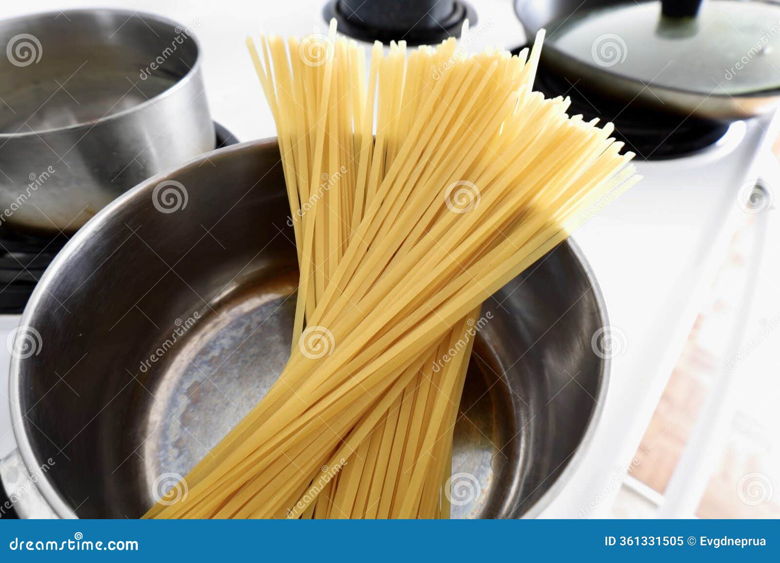 Spaghetti in a Pot on the Stove Stock Image - Image of spaghetti, food ...