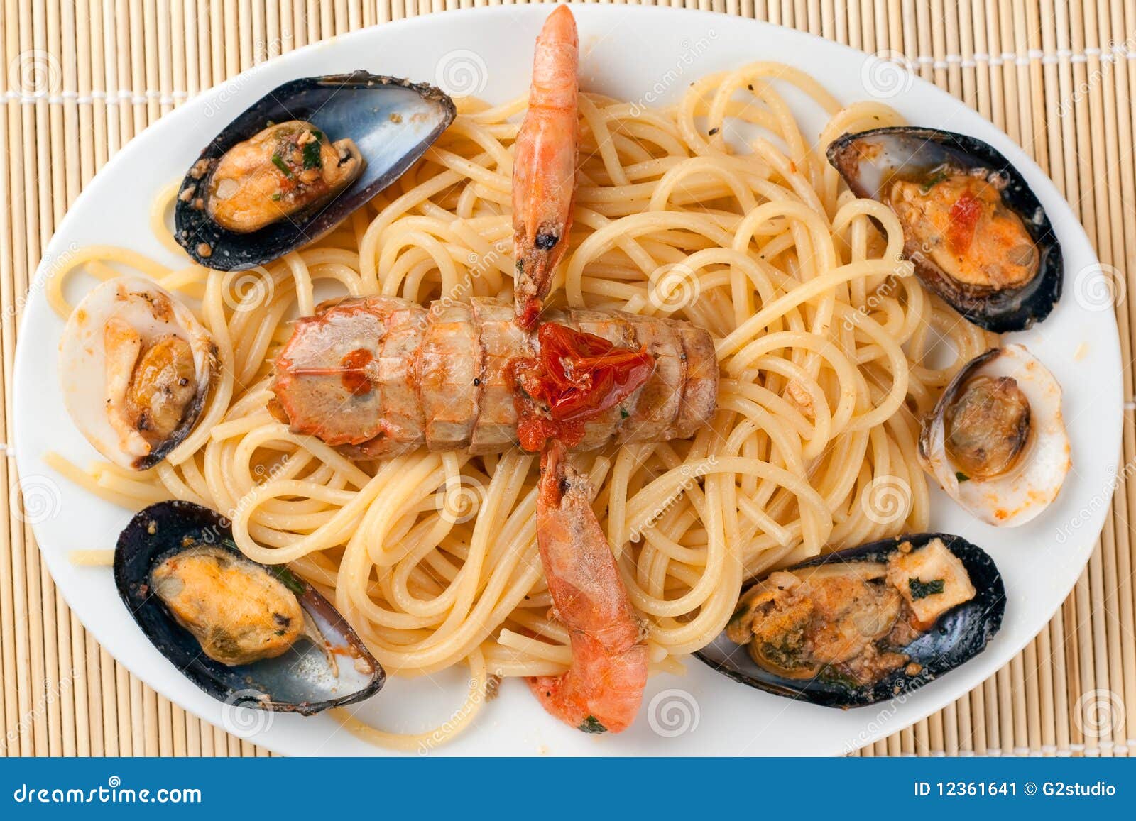 Spaghetti with Sea Fruits and Shellfishes Stock Image - Image of plate ...