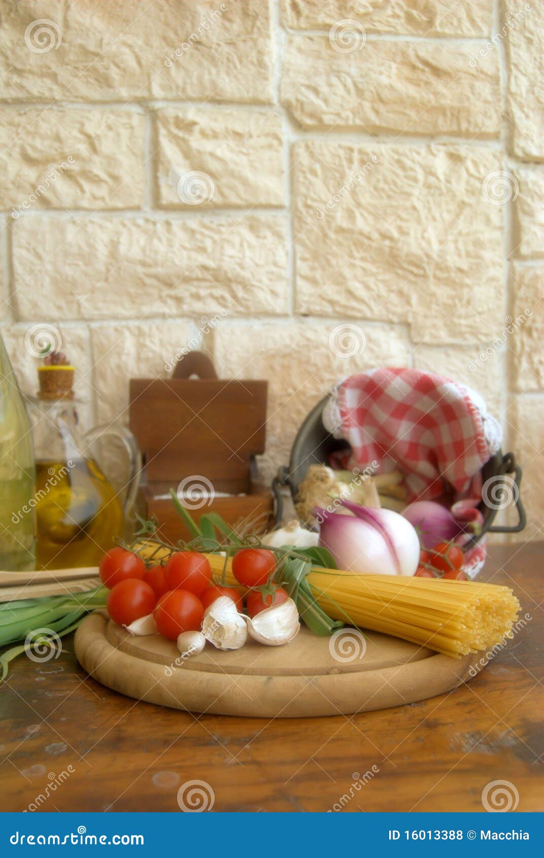 Spaghetti on the table stock photo. Image of wood, table - 16013388