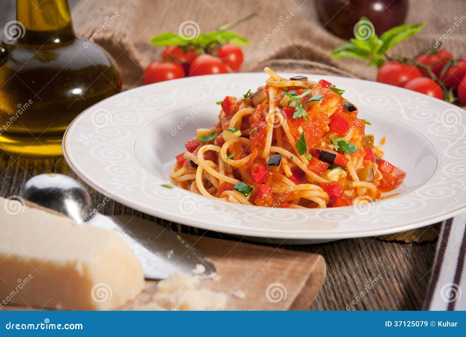 Spaghetti with Tomato Sauce Stock Image - Image of drink, lunch: 37125079