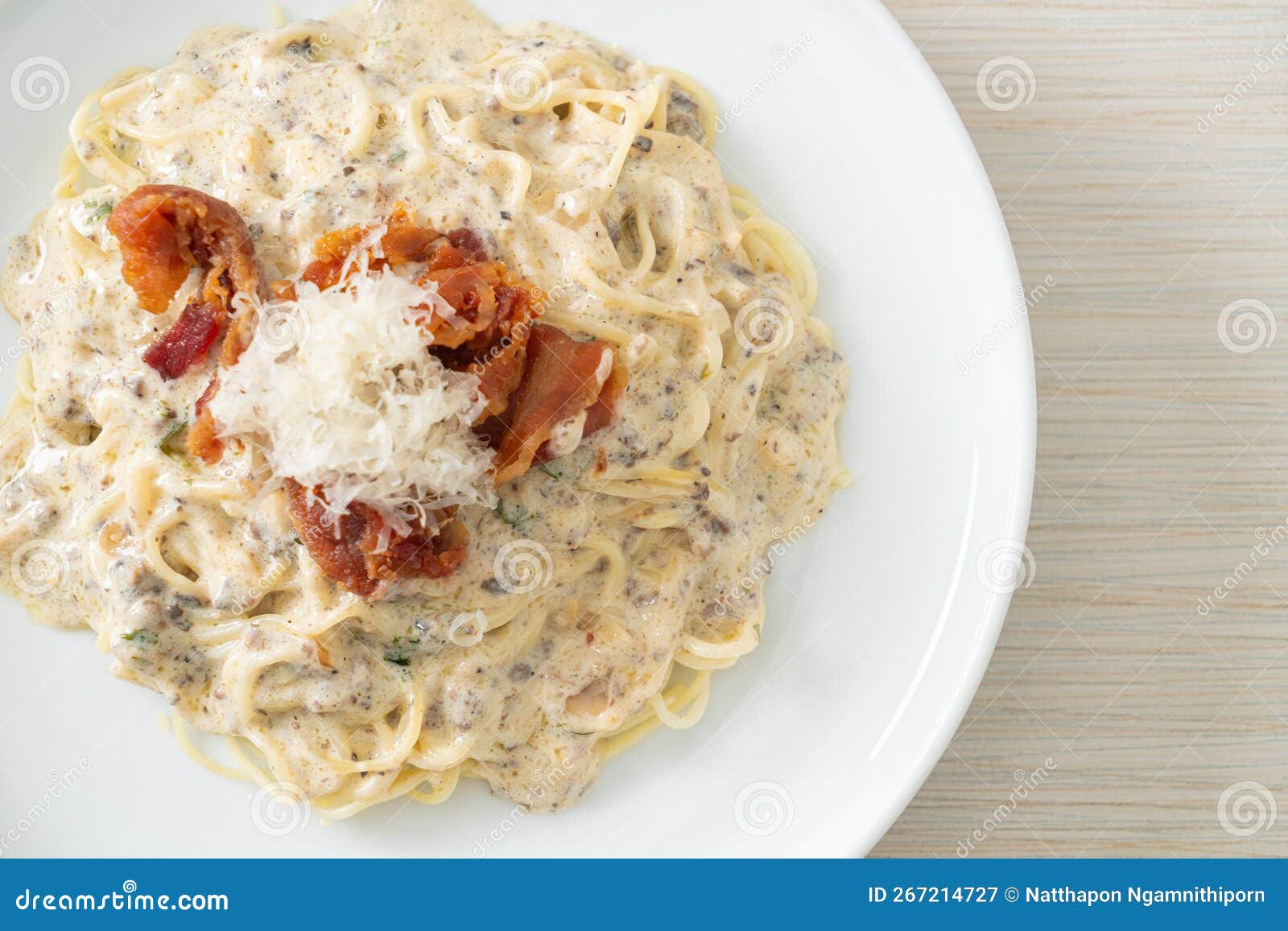 Spaghetti with Truffle Cream Sauce and Mushroom Stock Image - Image of ...