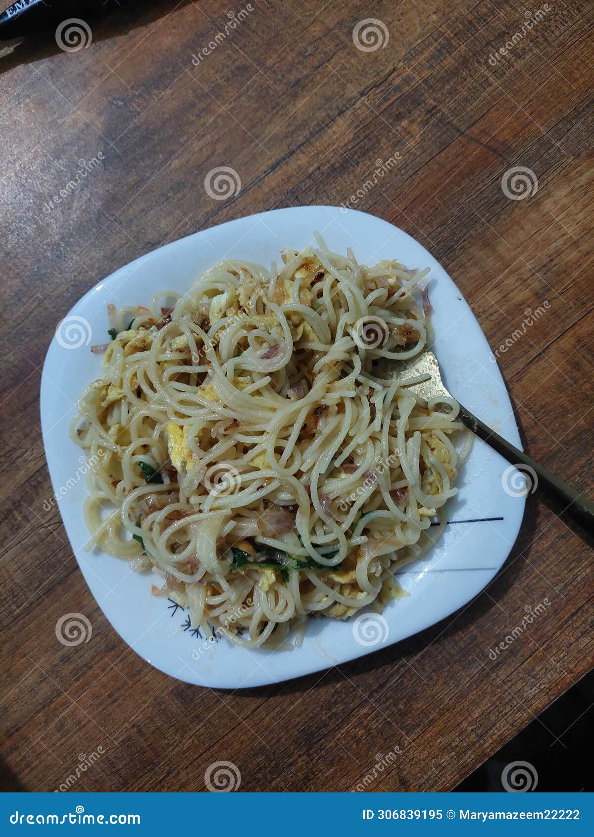 Spaghetti in White Plate with Golden Fork | Korean ,chinese Type ...