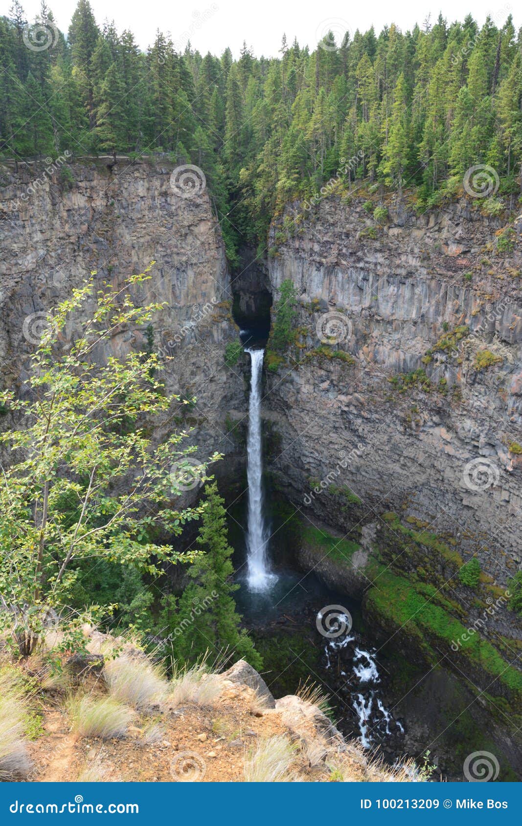 Spahats Falls in Canada stock image. Image of landschap - 100213209