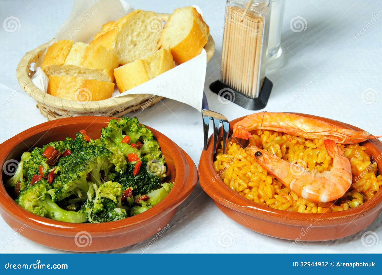 Spanische Tapas, Andalusien. Stockfoto - Bild von teller, andalusien ...