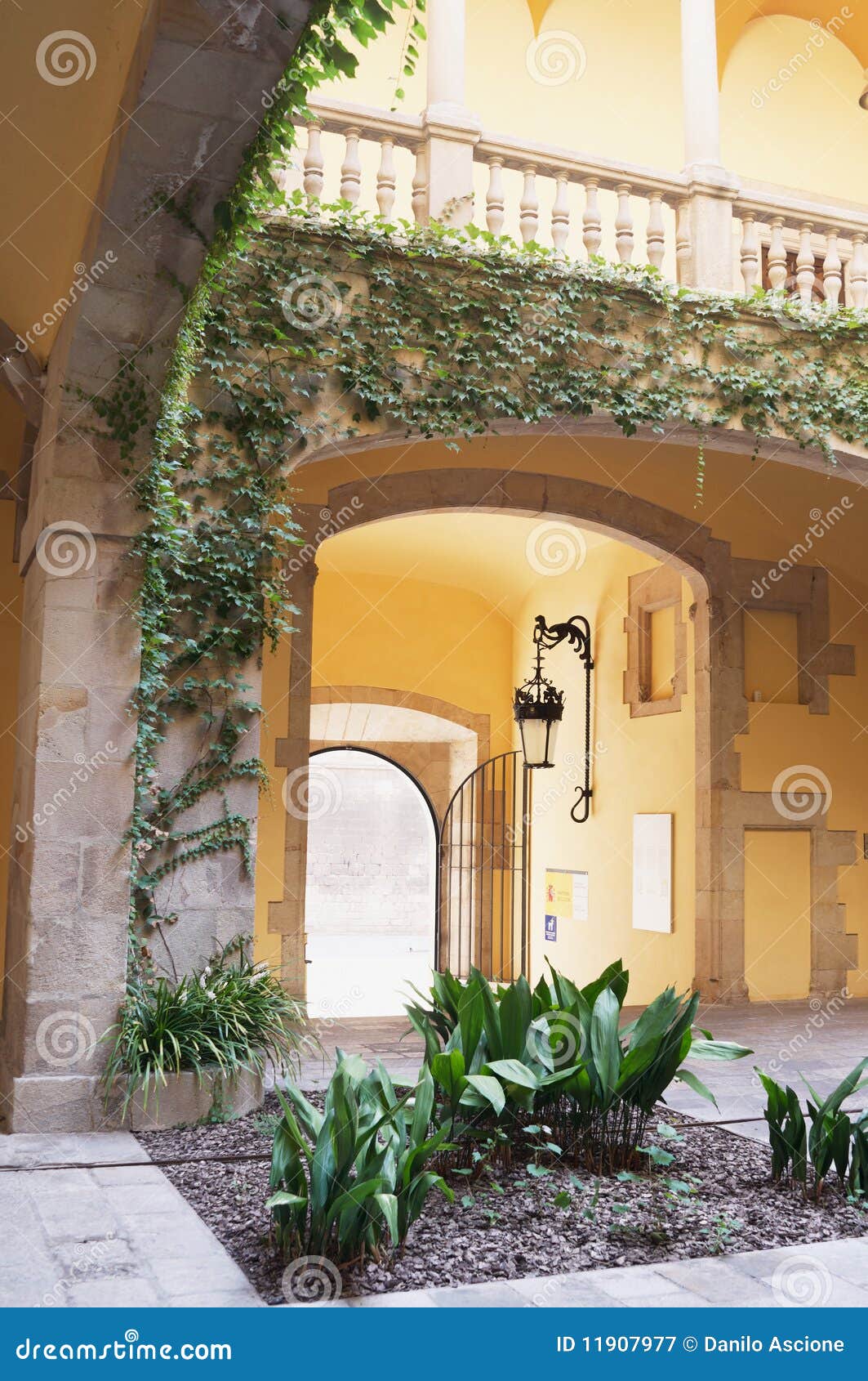 Spanisches Landhaus-Atrium stockbild. Bild von europa - 11907977