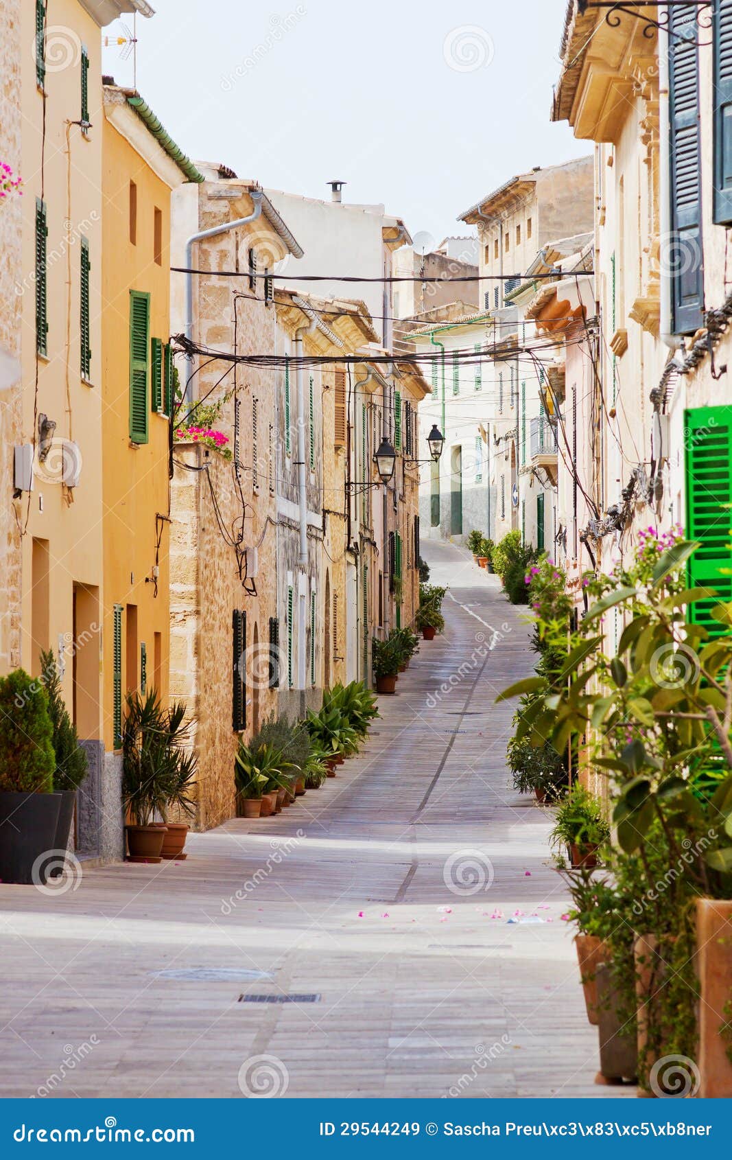 Spanish alley stock image. Image of door, passage, area - 29544249