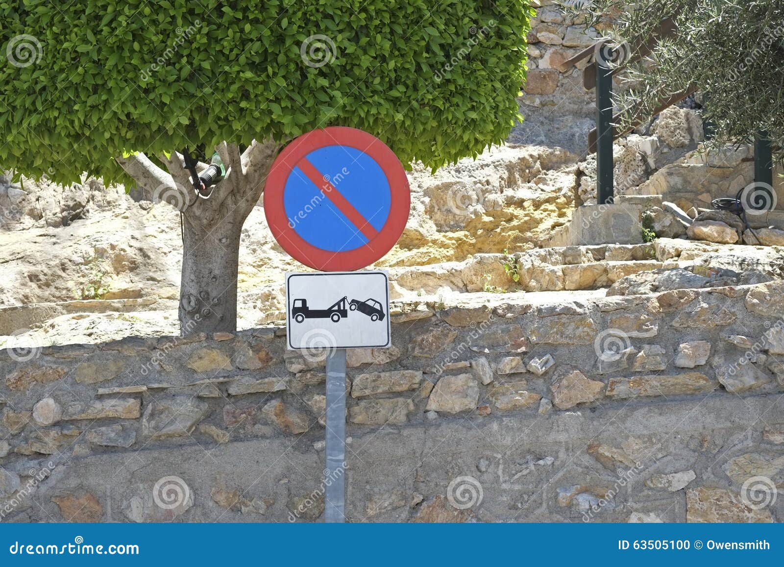 Spanish No Parking Sign stock photo. Image of tree, spain - 63505100