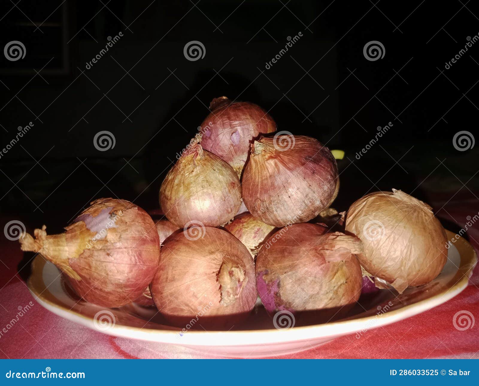 Spanish onion plate dark stock image. Image of plate - 286033525