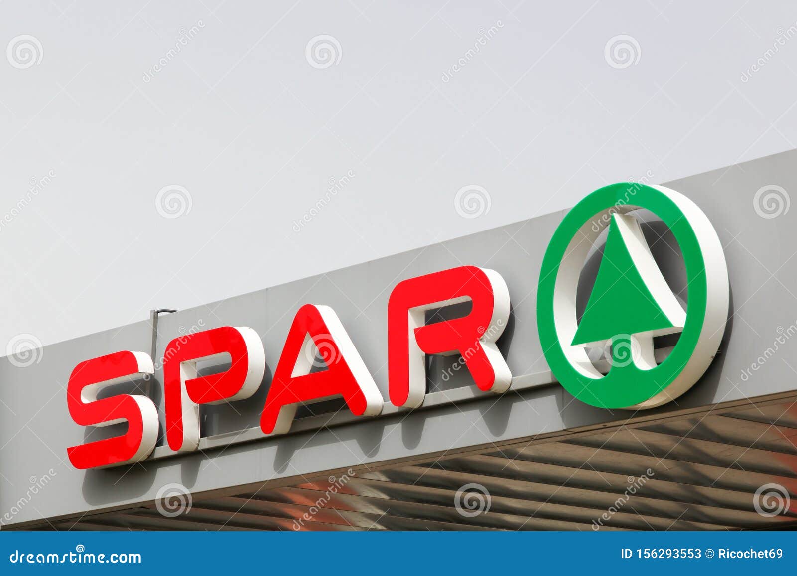 Spar-Logo an der Wand redaktionelles stockfoto. Bild von europa - 156293553