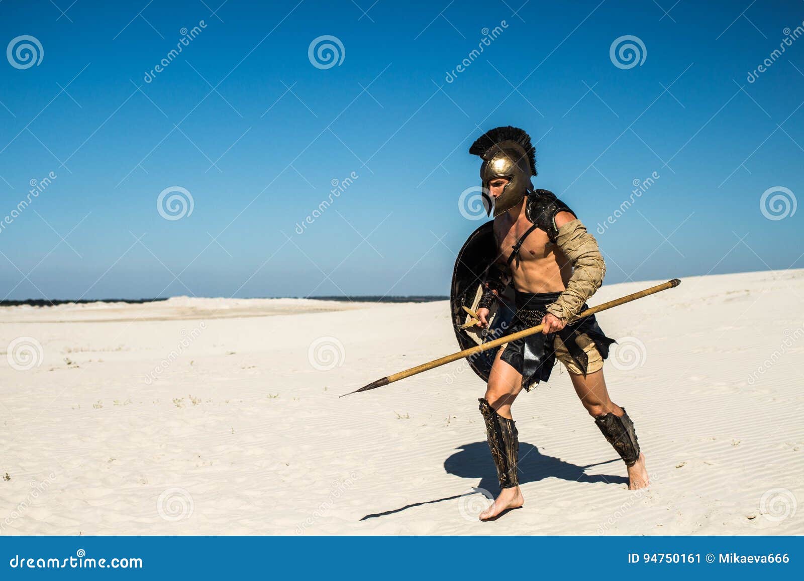 Spartiate Court Rapidement Par Le Sable Image stock - Image du laiton ...