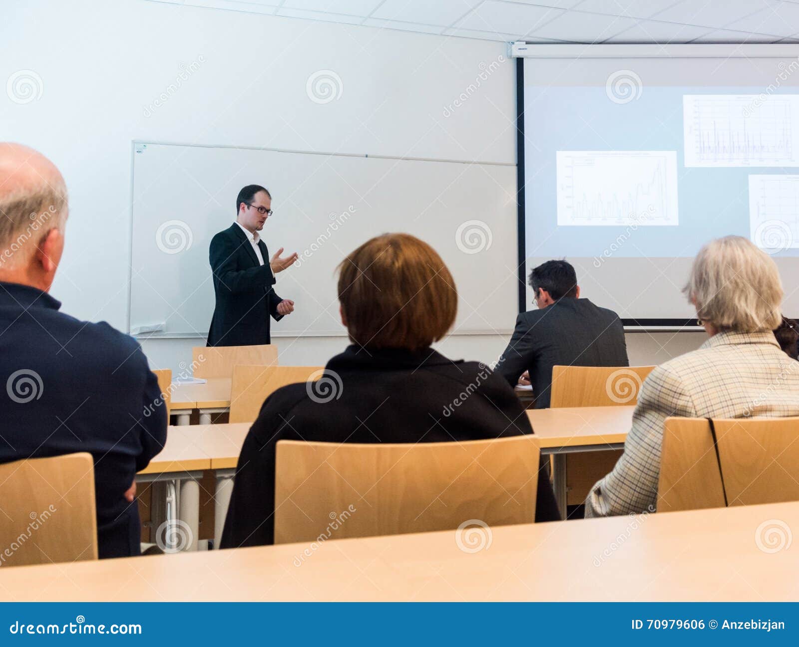 Speaker Giving a Presentation at Business Conference. Editorial Photo ...
