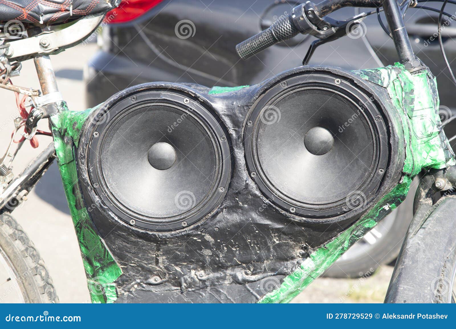 Speaker System on a Bicycle. Cycling with an Autonomous Music System ...