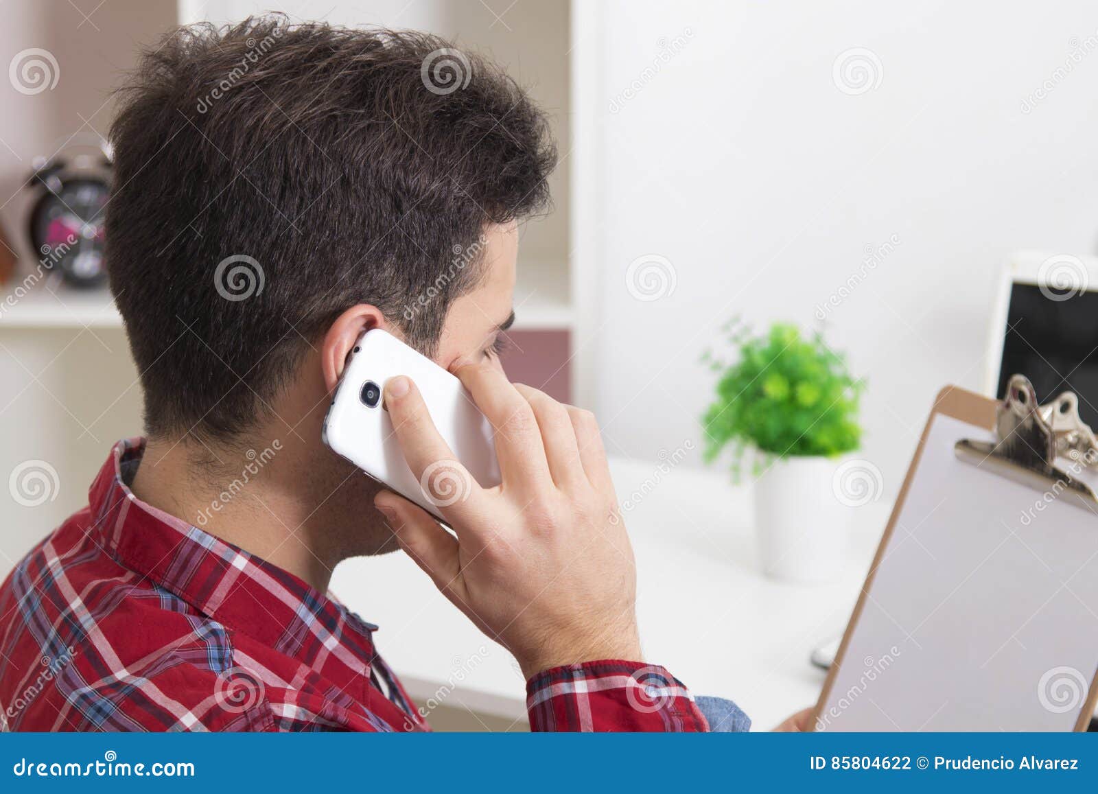 Speaking by phone mobil stock photo. Image of listening - 85804622