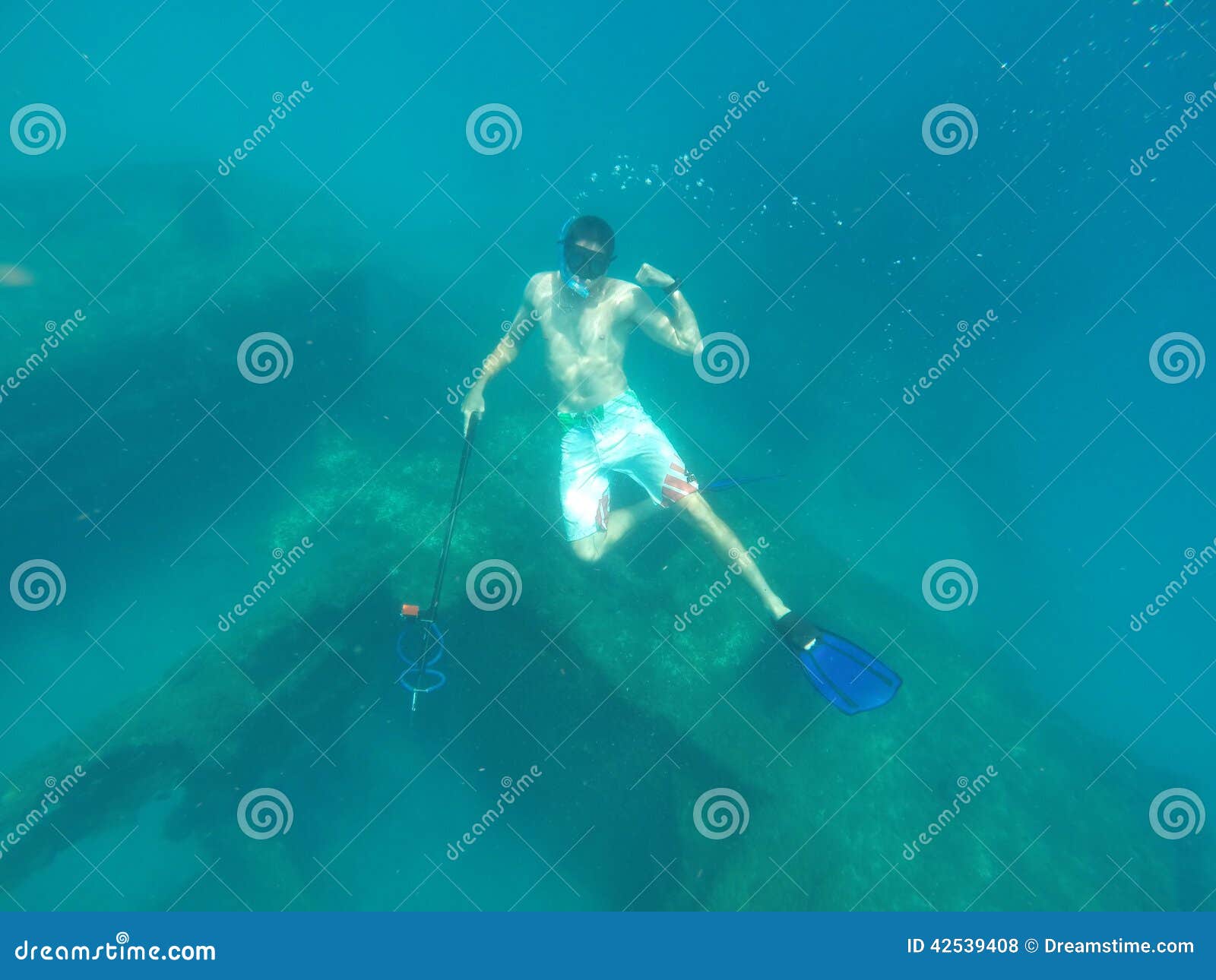 Spearfishing editorial stock photo. Image of diving, ocean - 42539408