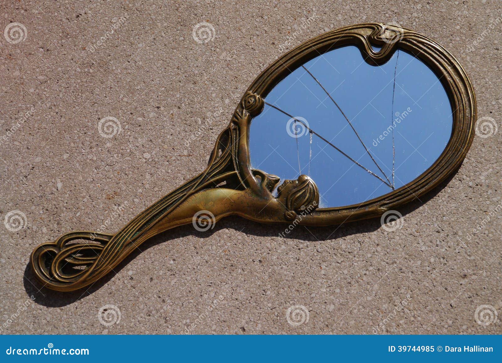 Specchio rotto immagine stock. Immagine di incrinato - 39744985