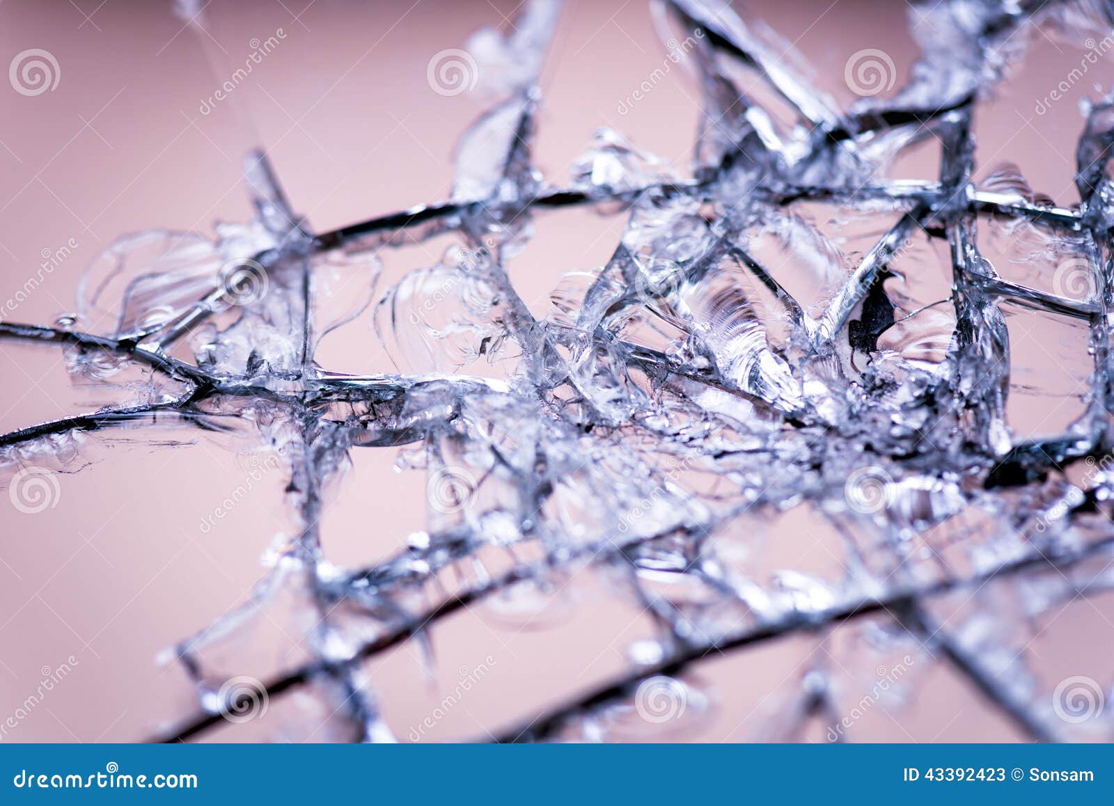 Specchio rotto immagine stock. Immagine di rotto, macro - 43392423