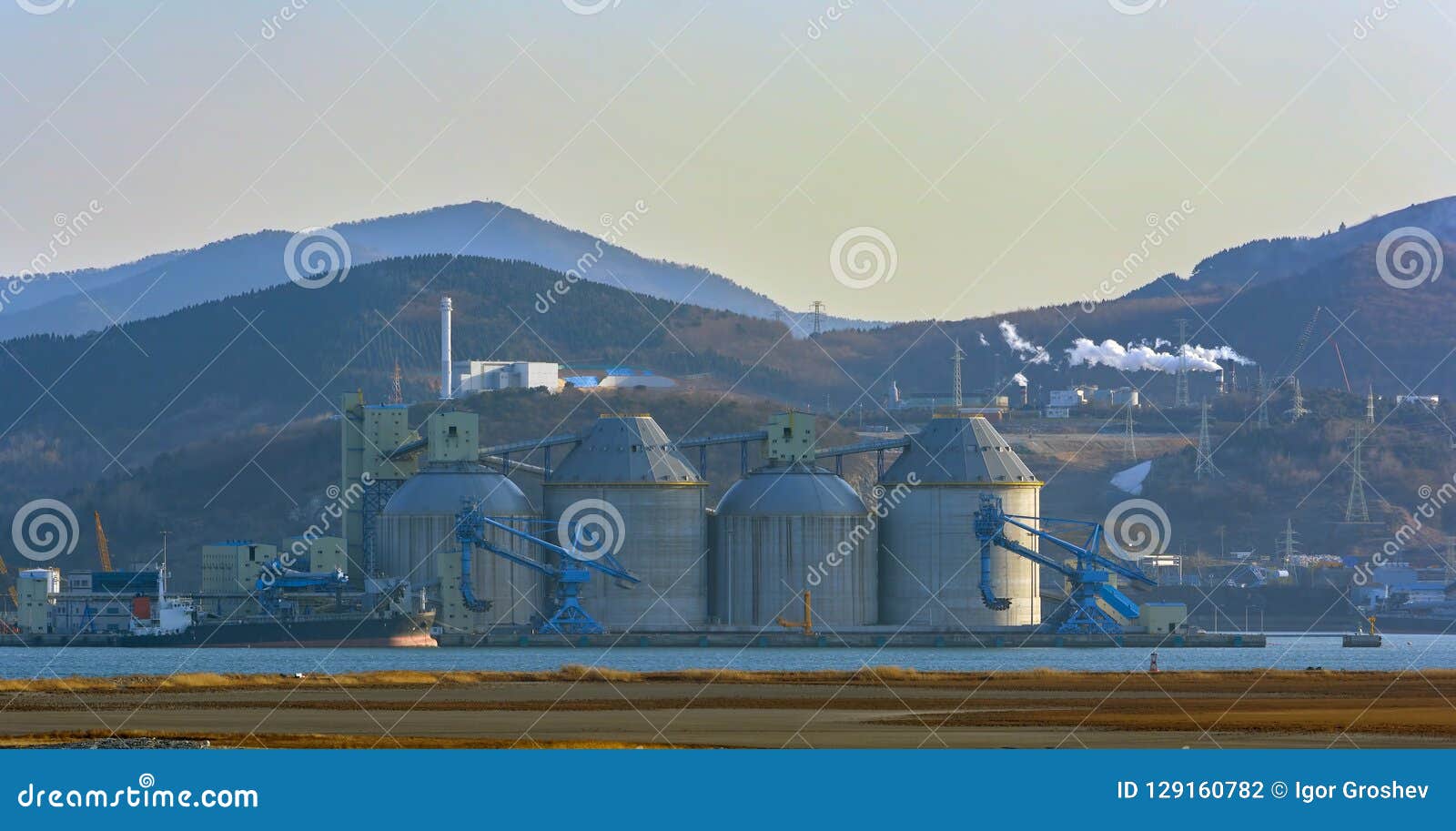 Special Continuous Ship Coal Unloader Stock Photo - Image of pier ...