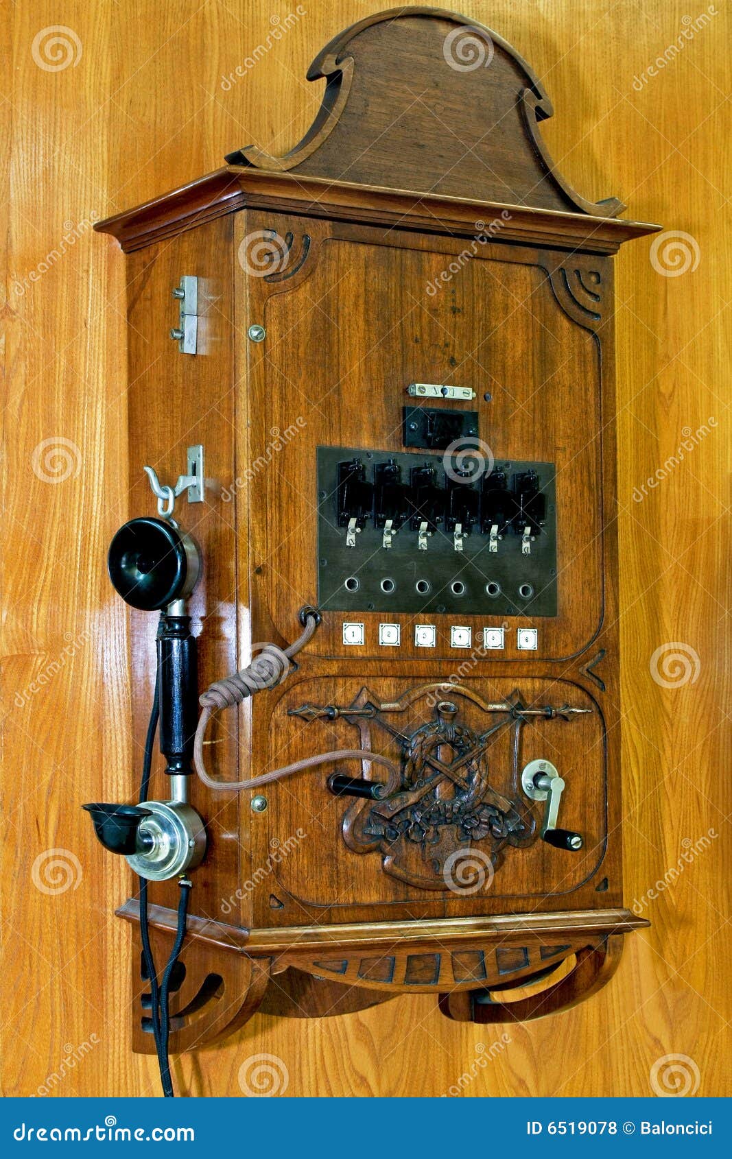 Speciale oude telefoon stock foto. Image of wijzerplaat - 6519078