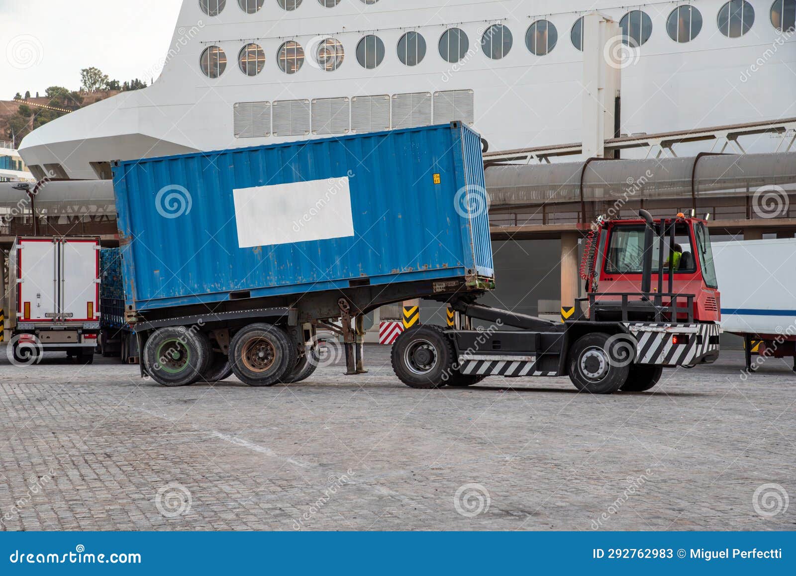 Specific Truck for Unloading Ferry Trailers, Equipped with a Lifting ...