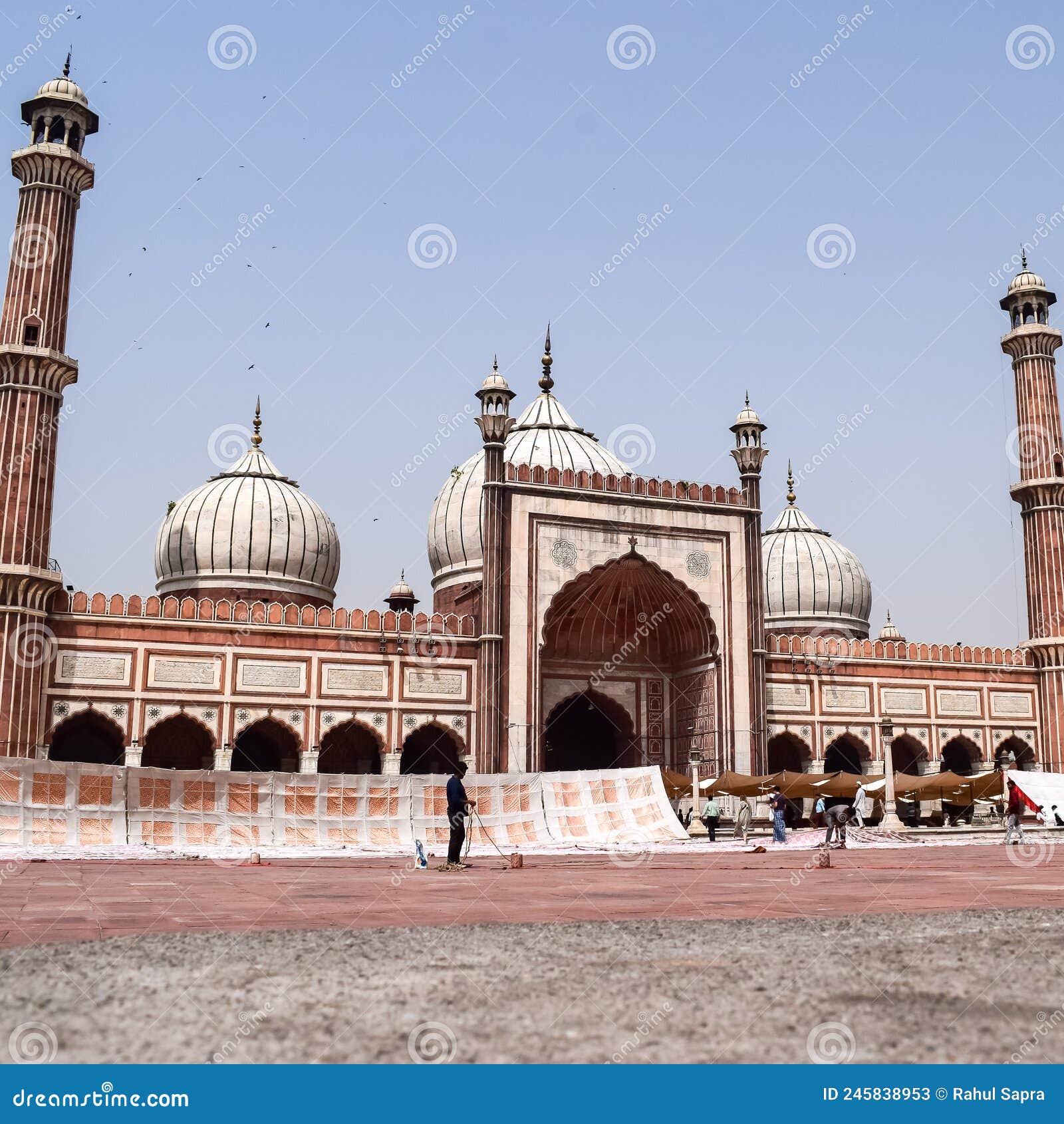 The Spectacular Architecture Of The Great Friday Mosque Jama Masjid In