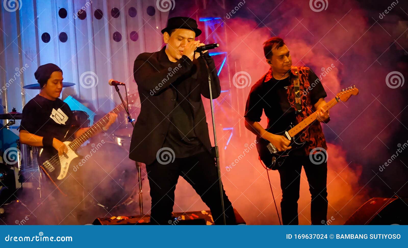 Spectacular Band Performance. Editorial Stock Image - Image of green ...