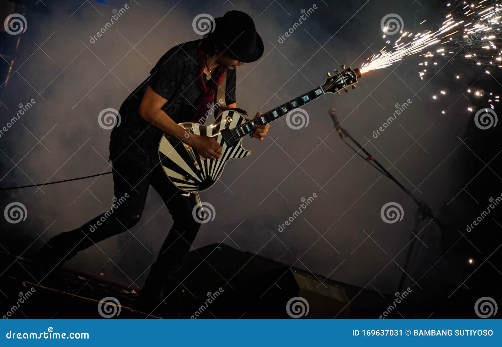 Spectacular Band Performance. Editorial Photo - Image of green ...