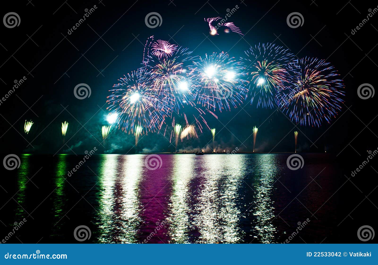 Spectacular fireworks editorial photography. Image of light - 22533042