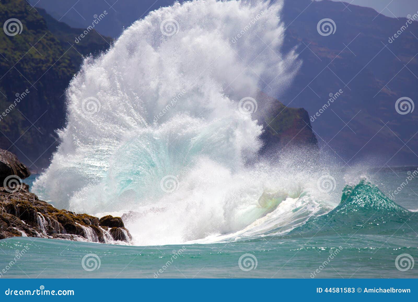 Spectacular Shoreline Wave Break in Hawaii Stock Image - Image of ocean ...