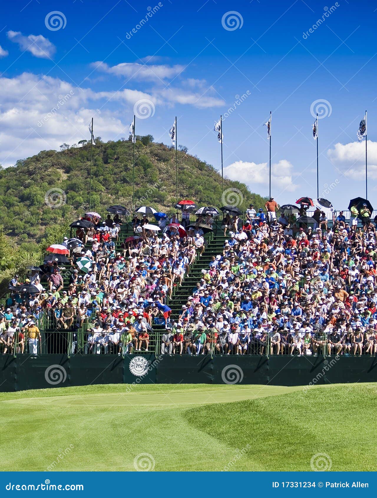 Spectators on the 18th editorial stock image. Image of dollar - 17331234