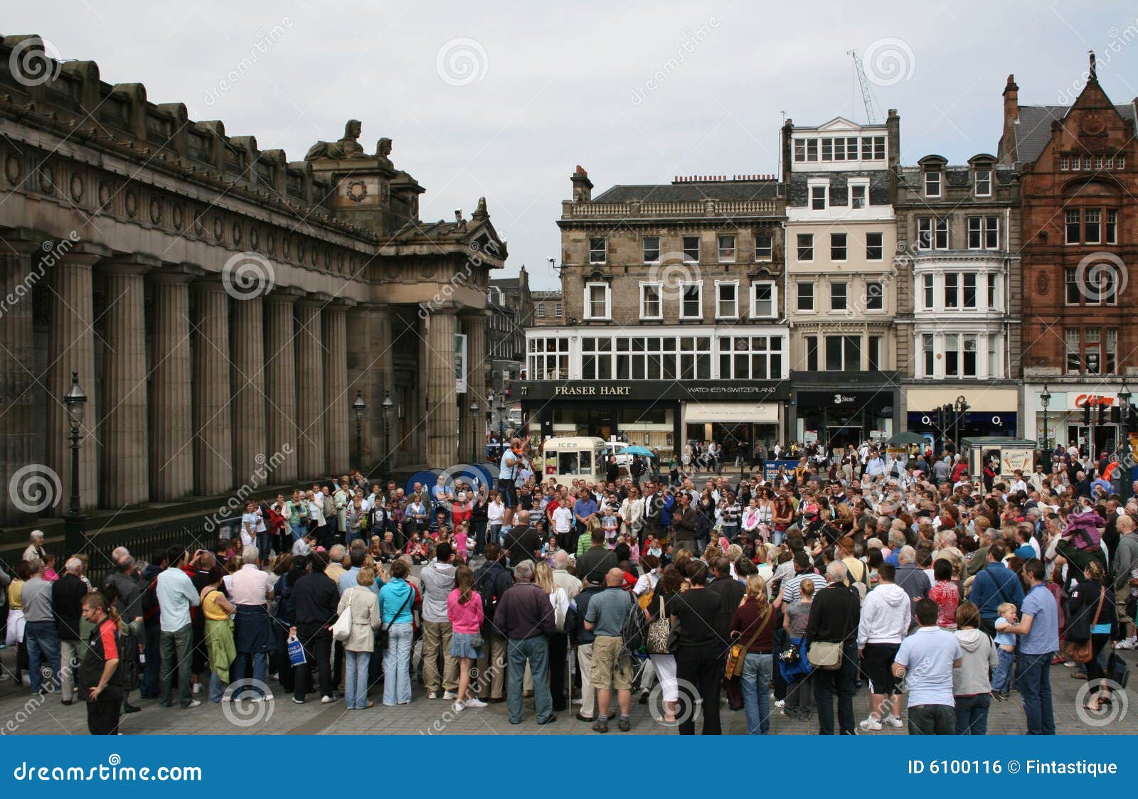 Spectators Watching Performer Editorial Photo - Image of crowd ...